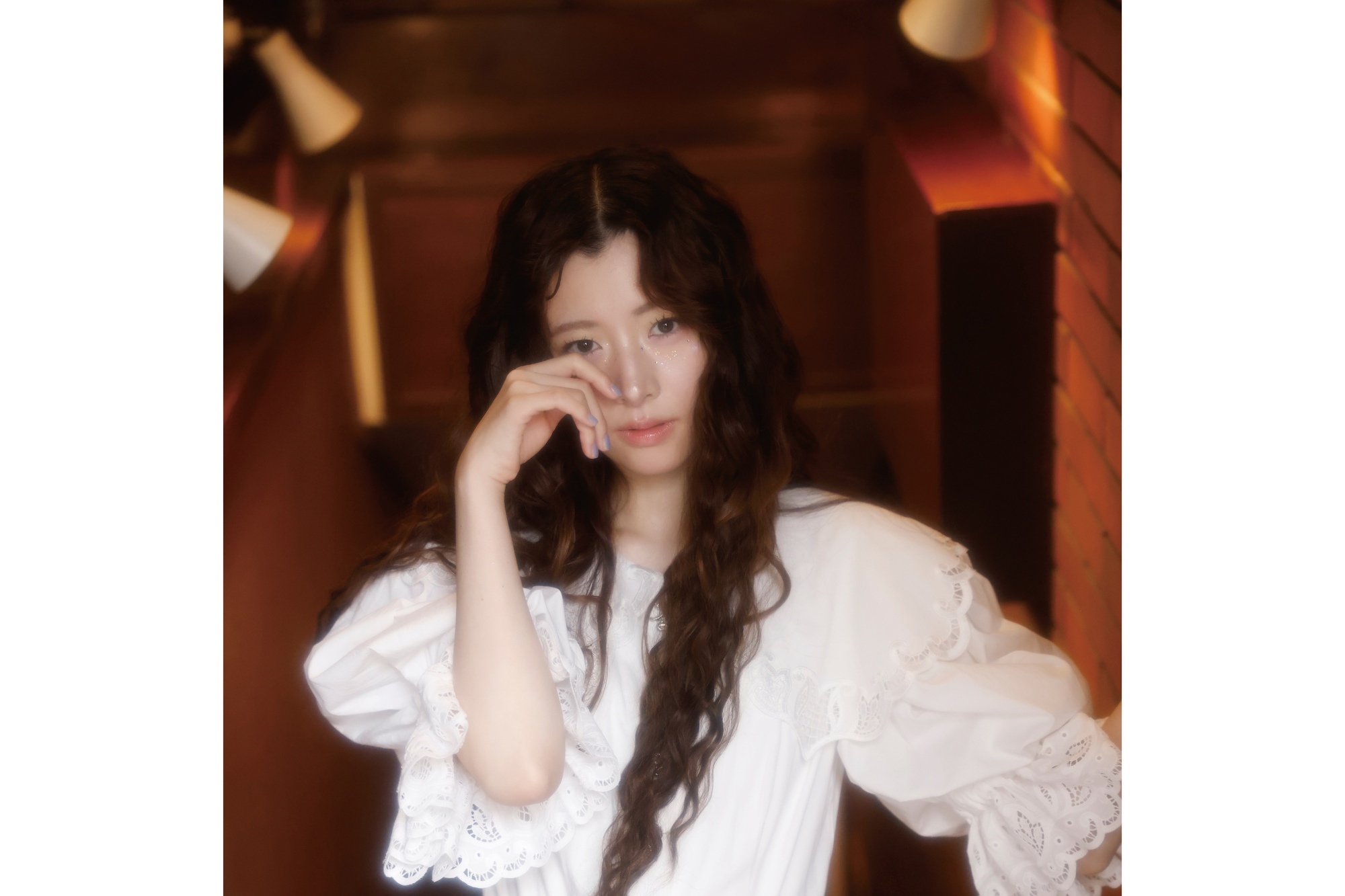 小片リサ 吐息のひとつひとつまでがその世界を彩る | muevo voice